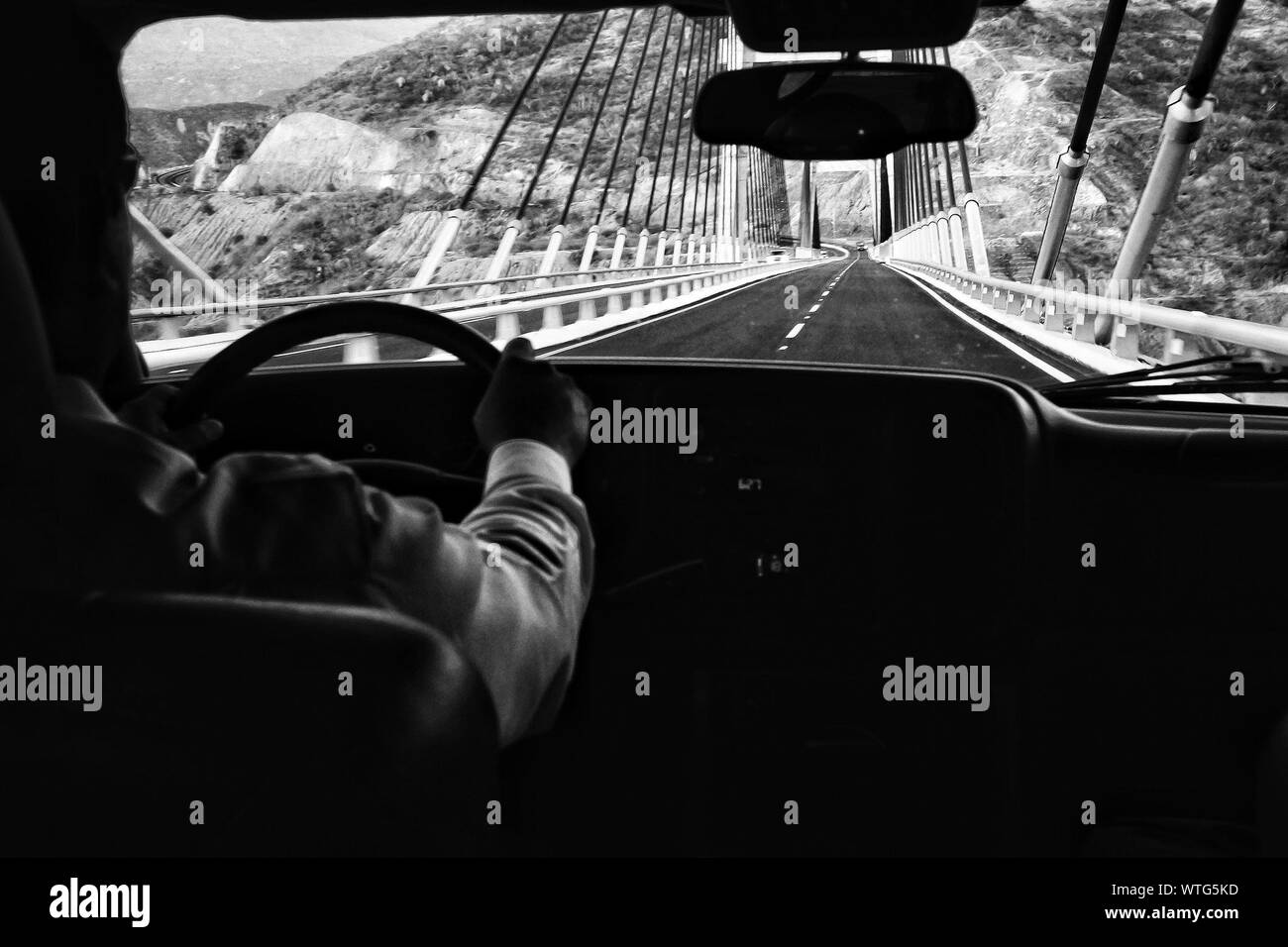 People driving on bridge hi-res stock photography and images - Alamy