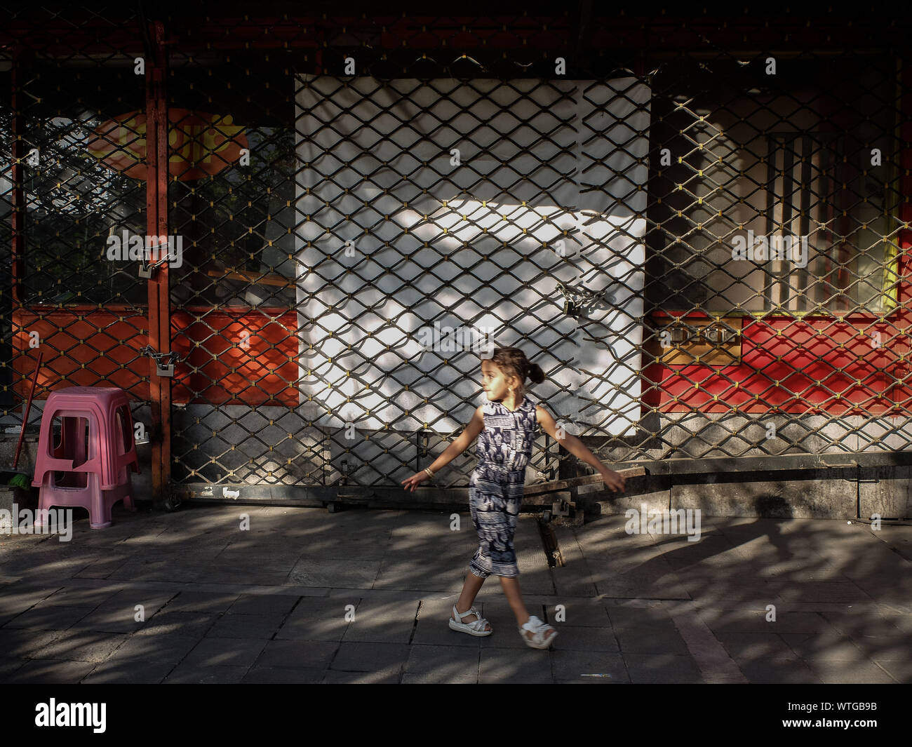 Tehran, Iran. 12th Sep, 2019. A child walks on a sidewalk on Valiasr ...