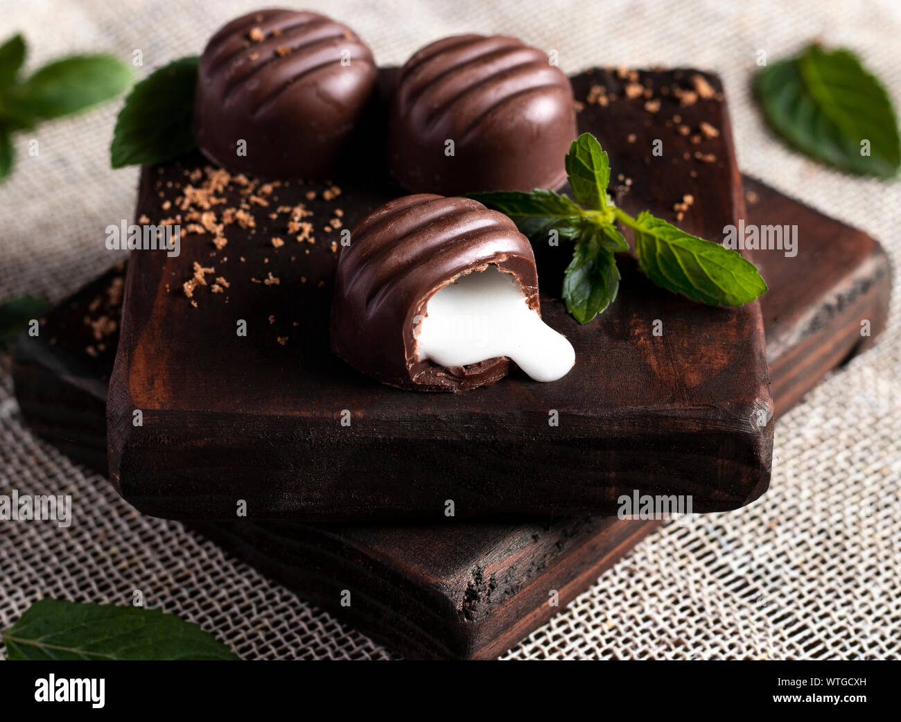 Dark chocolate mint hi-res stock photography and images - Alamy