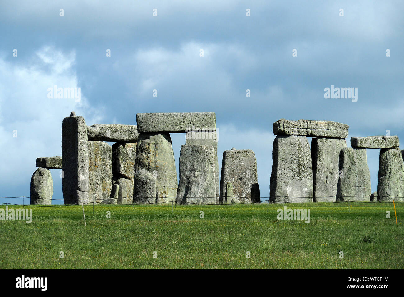 Stonehenge, Neolithic ancient standing stone circle monument, Wilshire ...