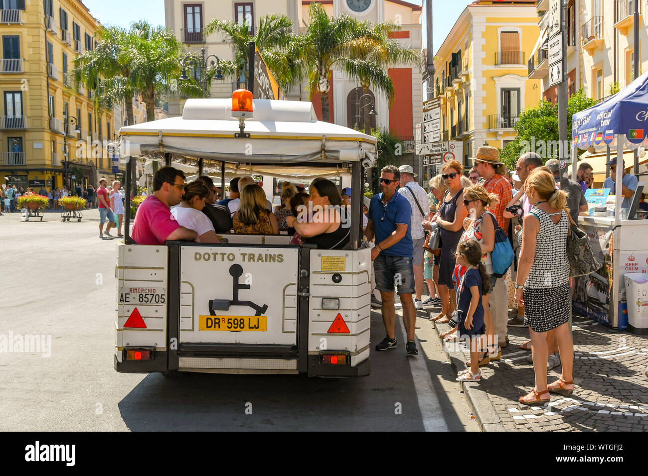 Piazza tasso sorrento italy hi-res stock photography and images - Alamy