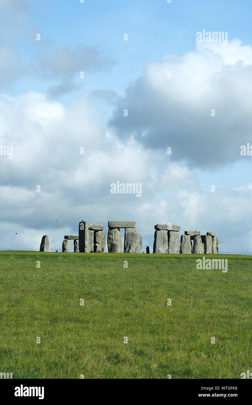 Stonehenge, Neolithic ancient standing stone circle monument, Wilshire ...