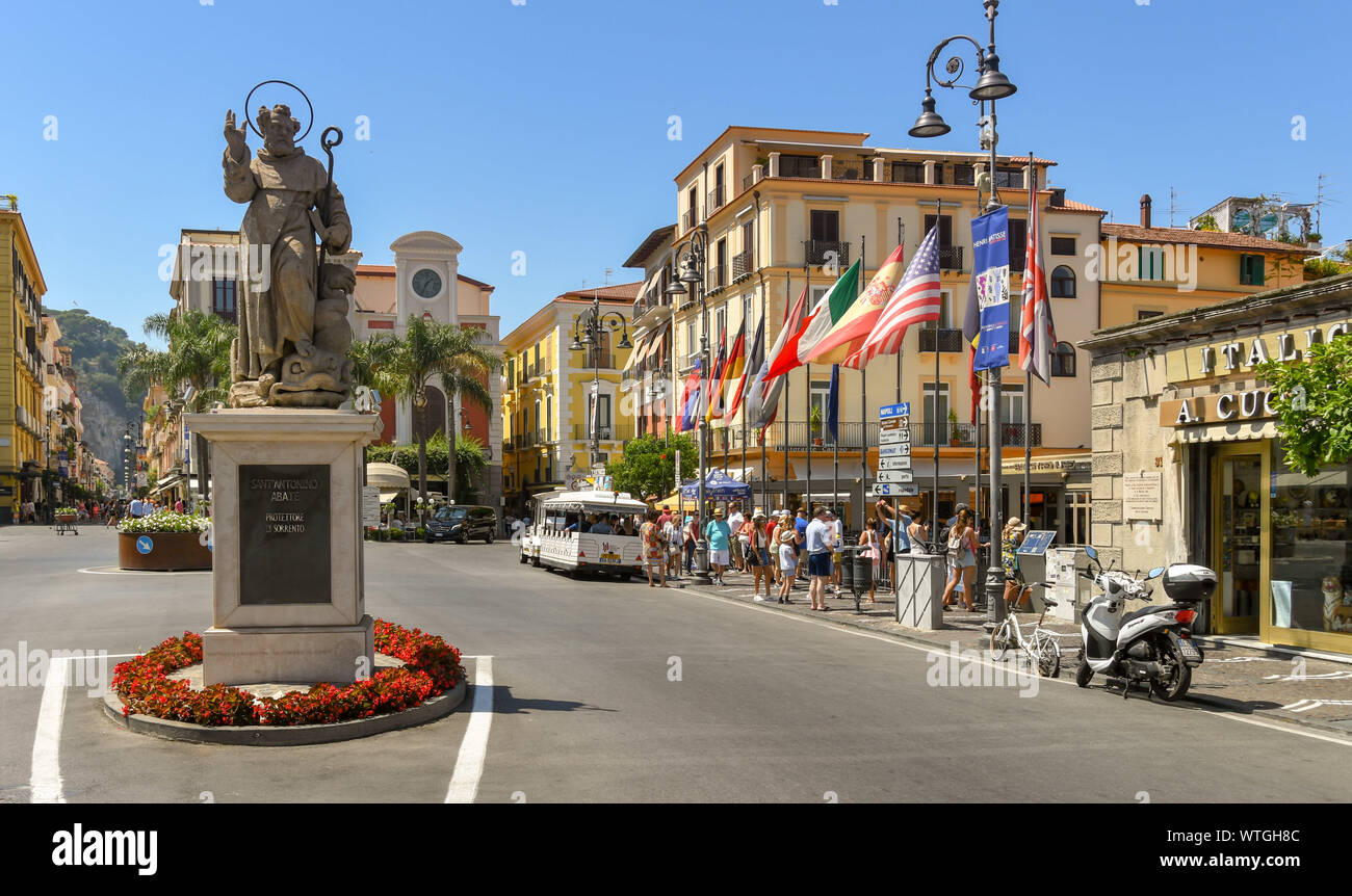 Piazza tasso sorrento italy hi-res stock photography and images - Alamy