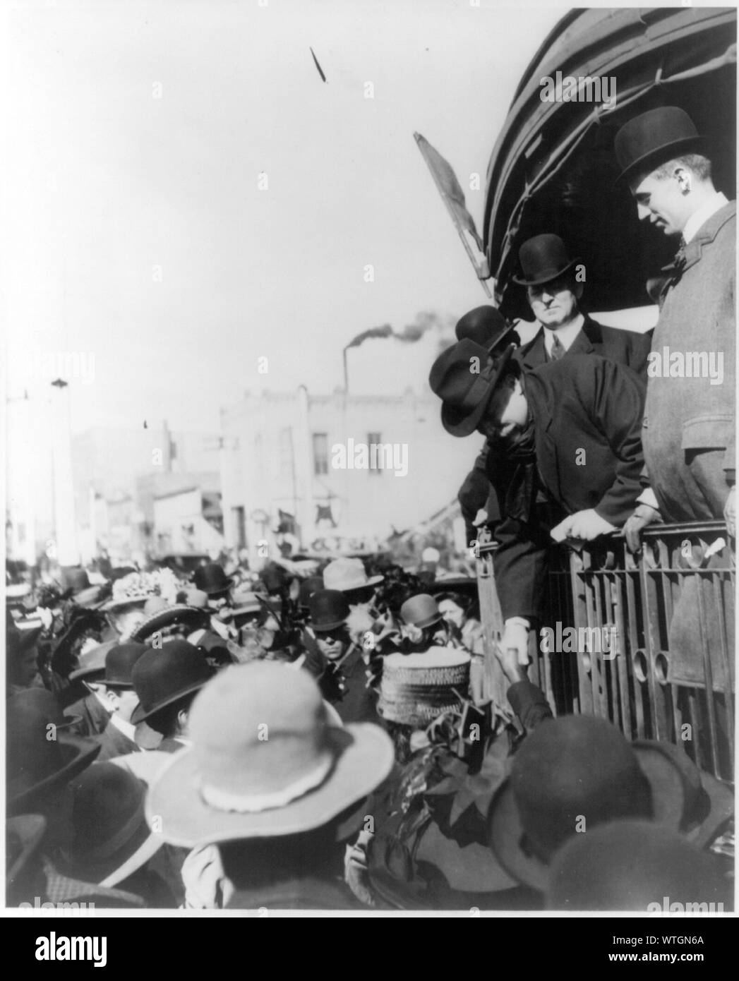 Mitchell, SD (1909) (ie 1908) Wm Howard Taft shaking hands Stock Photo ...