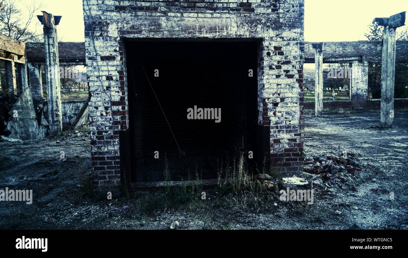 Old and abandoned buildings hi-res stock photography and images - Alamy