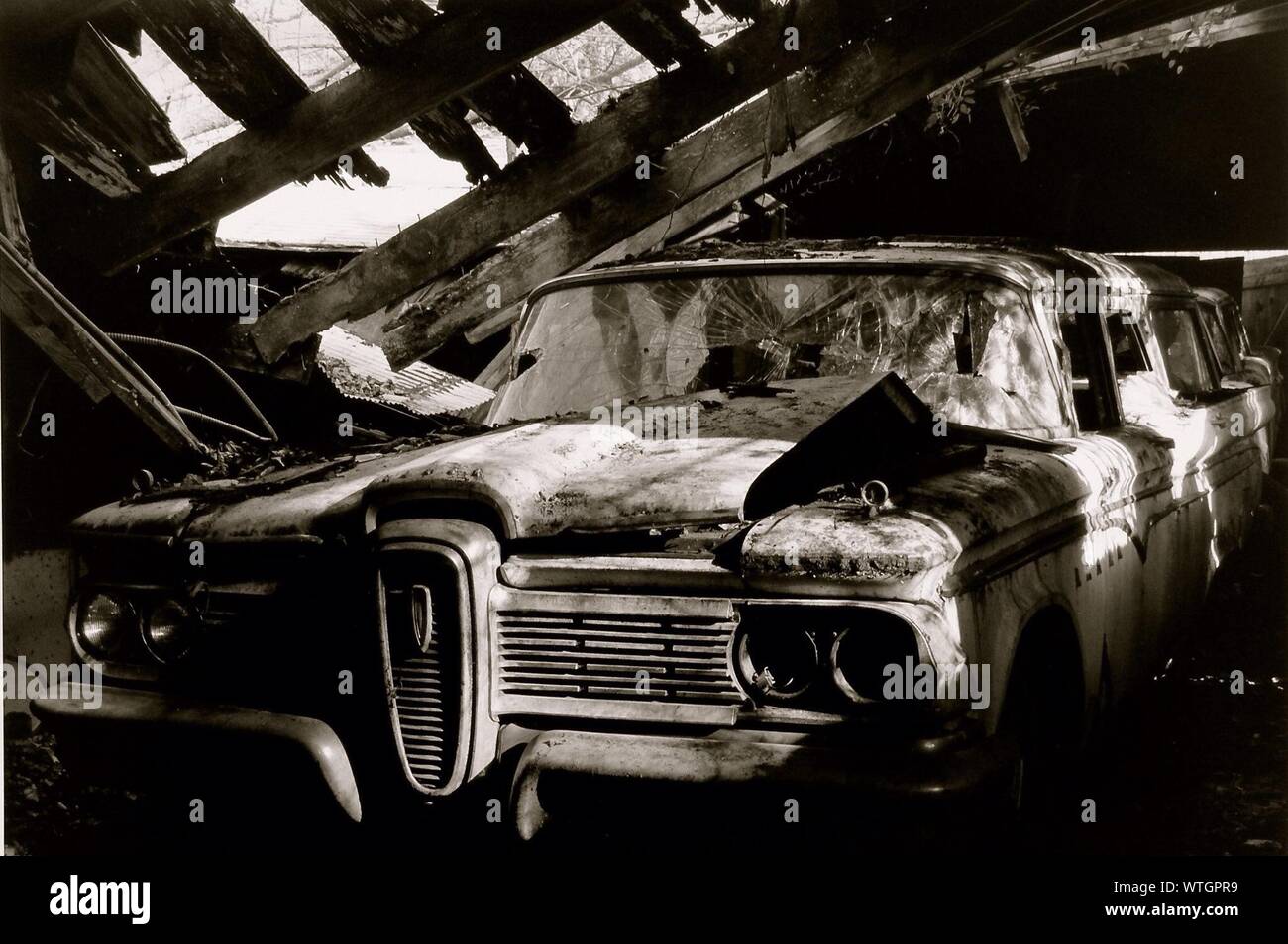Run down old car hi-res stock photography and images - Alamy