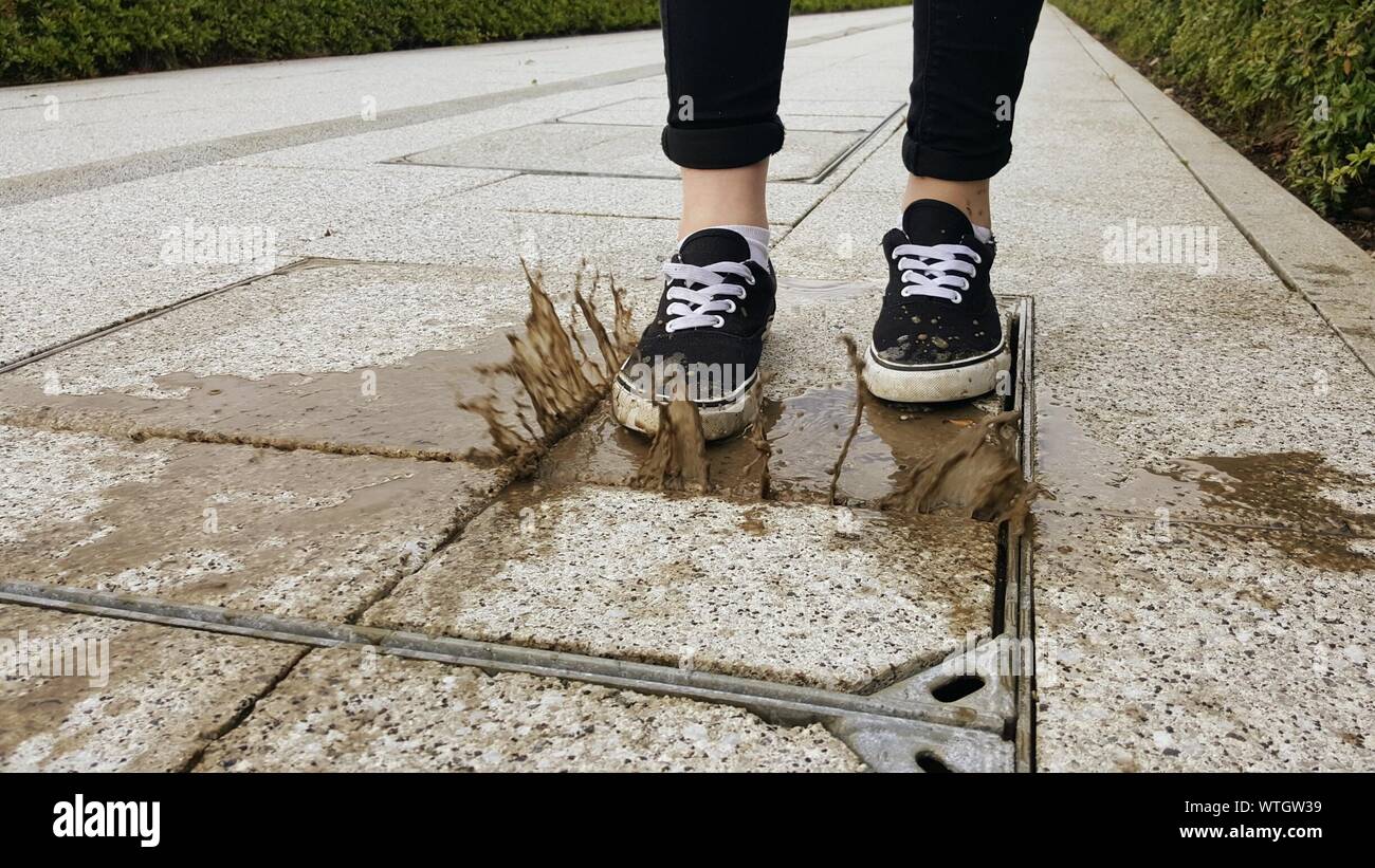 Splashing mud hi-res stock photography and images - Alamy