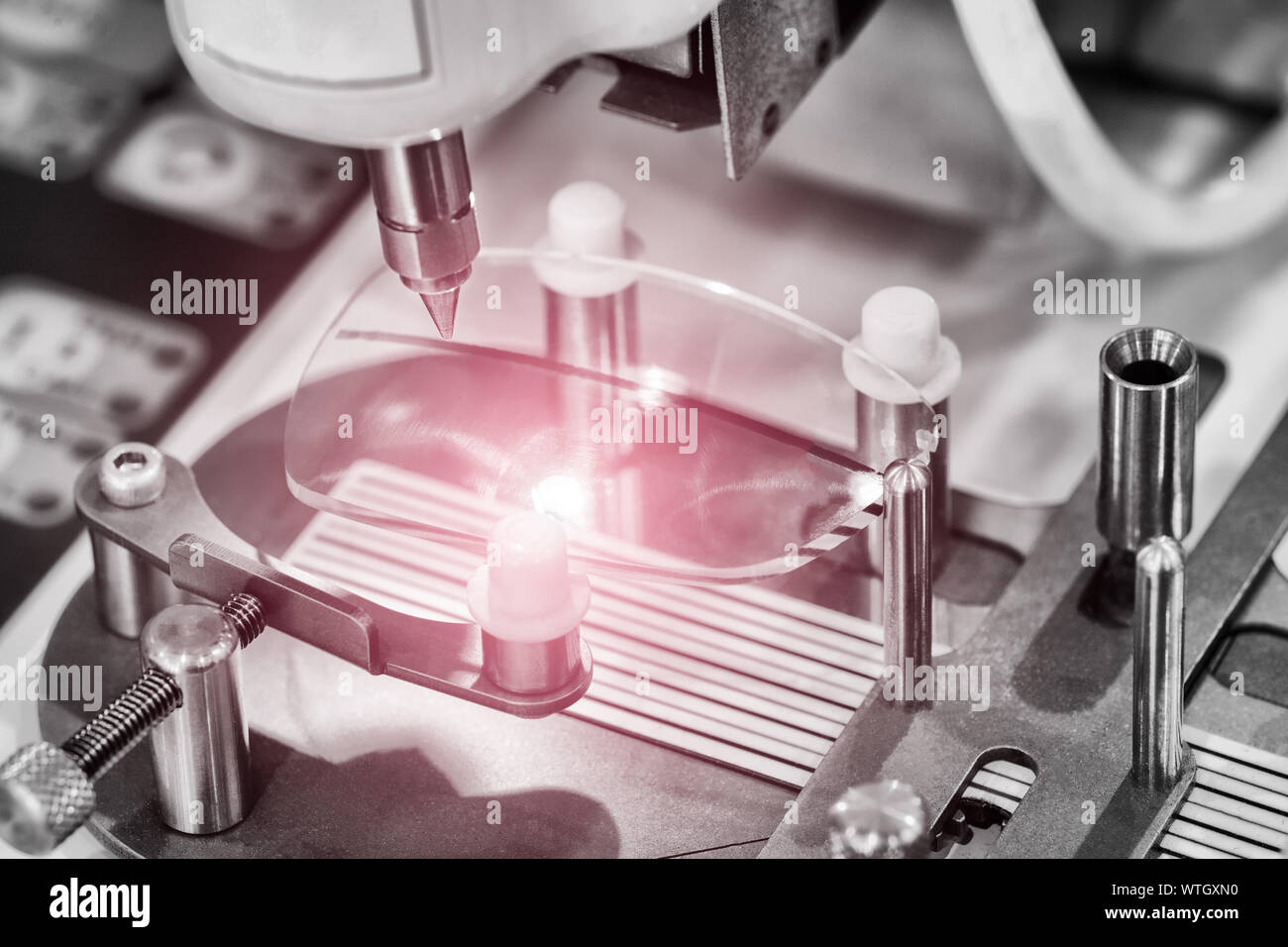 Lens manufacturing in modern laboratory Stock Photo - Alamy