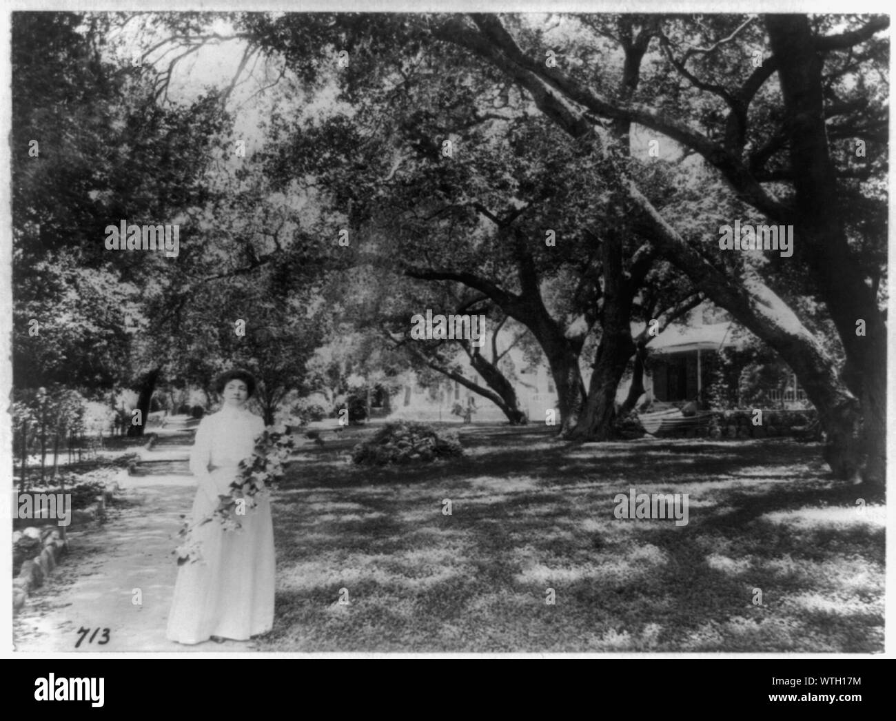 Mme. Helena Modjeska, full-length portrait, standing, facing front ...