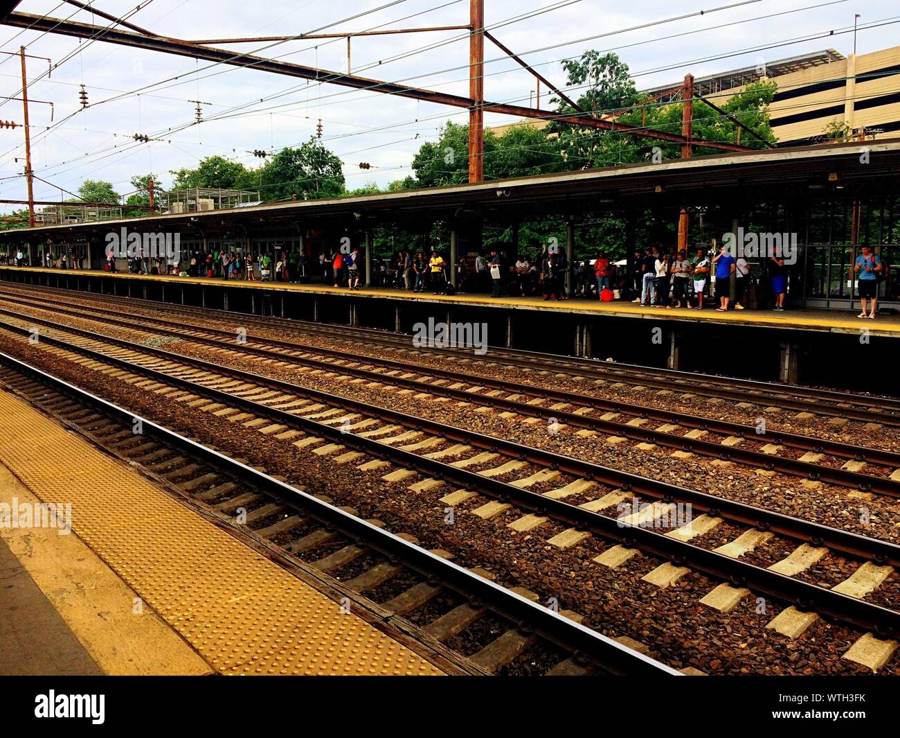 Waiting railway hi-res stock photography and images - Alamy