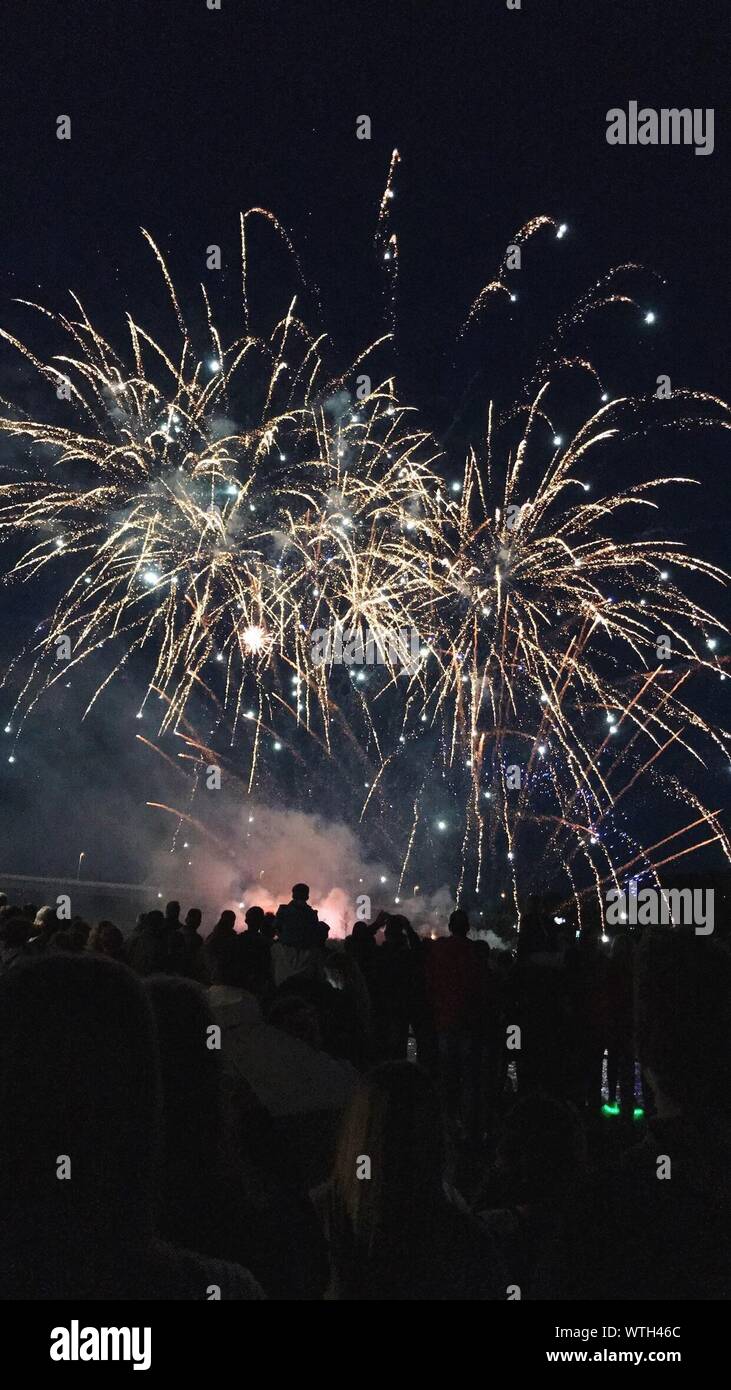 Crowd watching firework display hi-res stock photography and images - Alamy