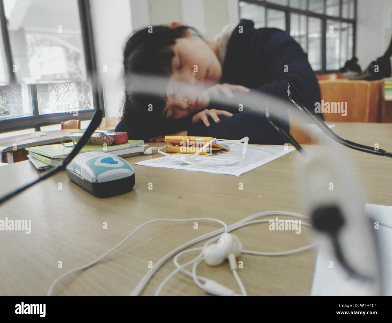 Student sleeping in library hi-res stock photography and images - Alamy