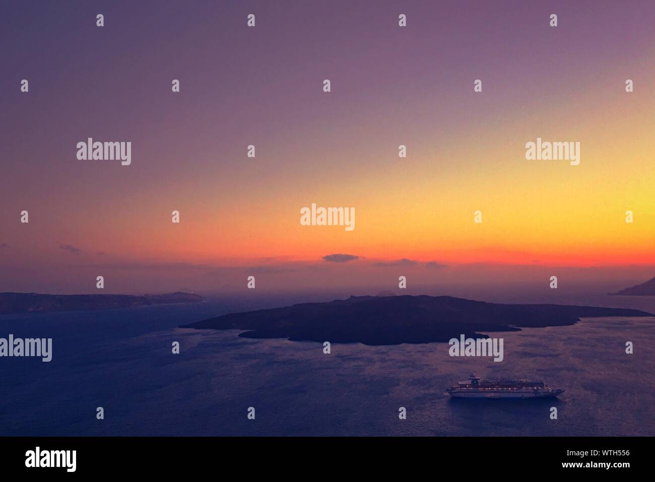 Ocean sunset sailing hi-res stock photography and images - Alamy