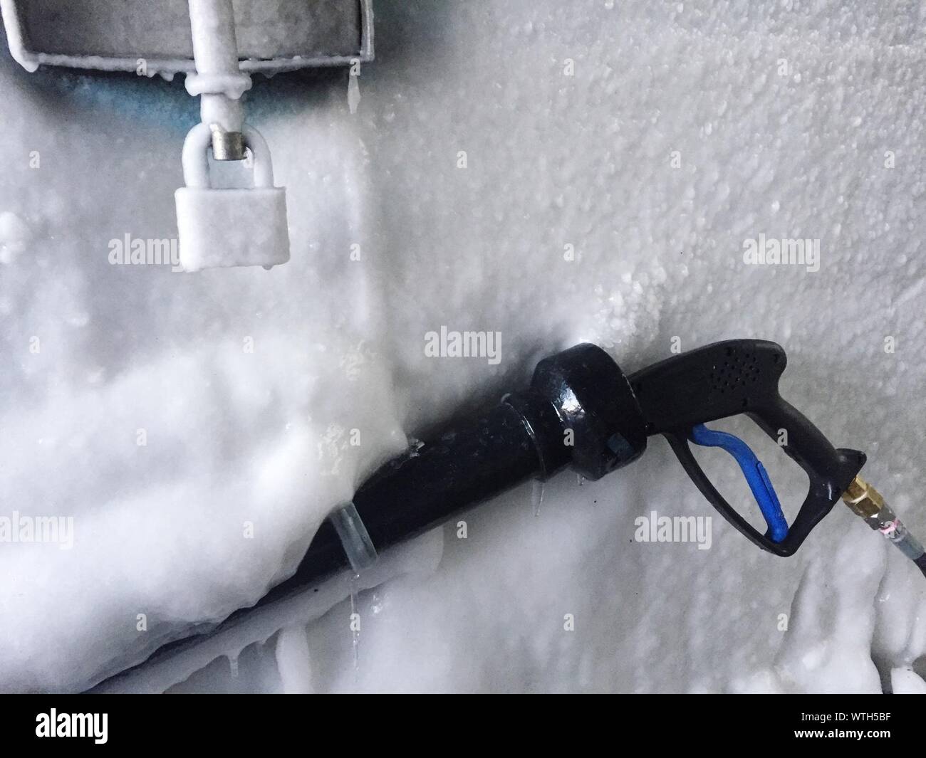 Snow lock hi-res stock photography and images - Alamy
