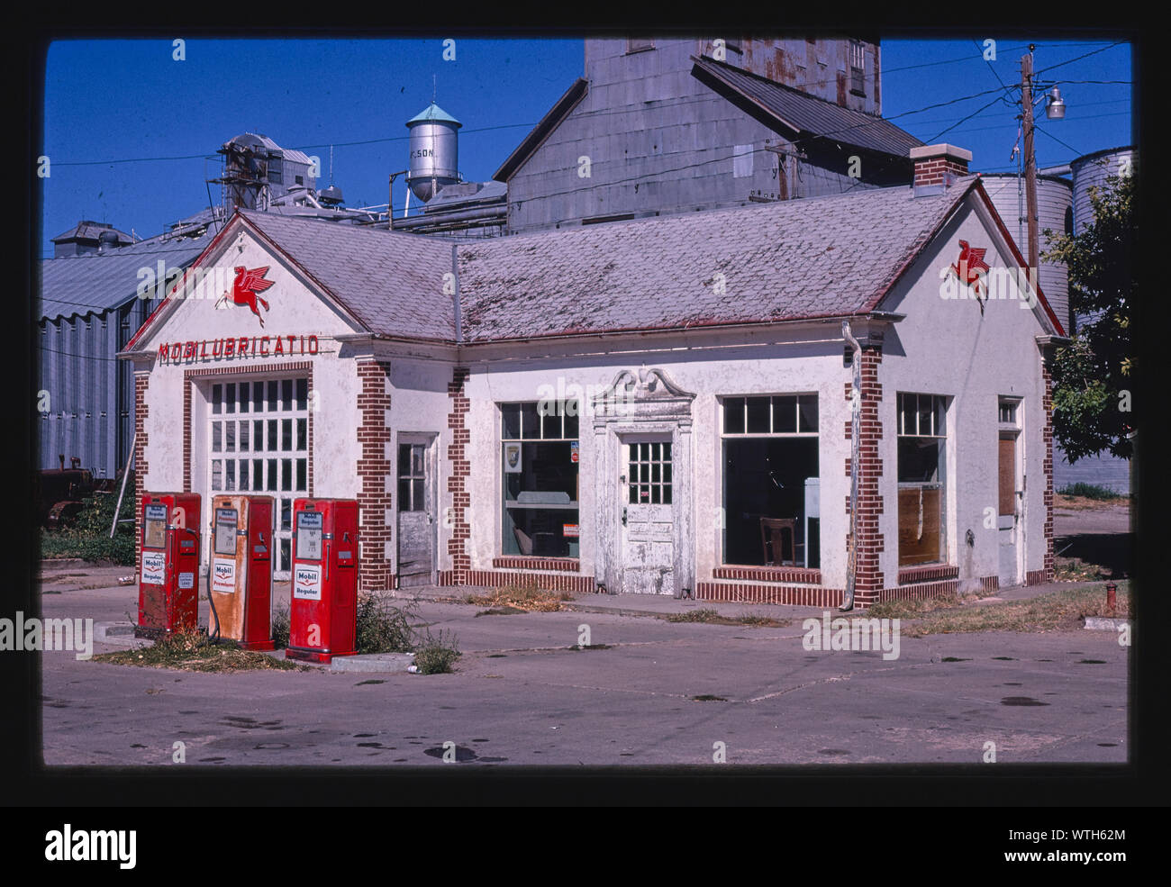 1960s gas station pumps hi-res stock photography and images - Alamy