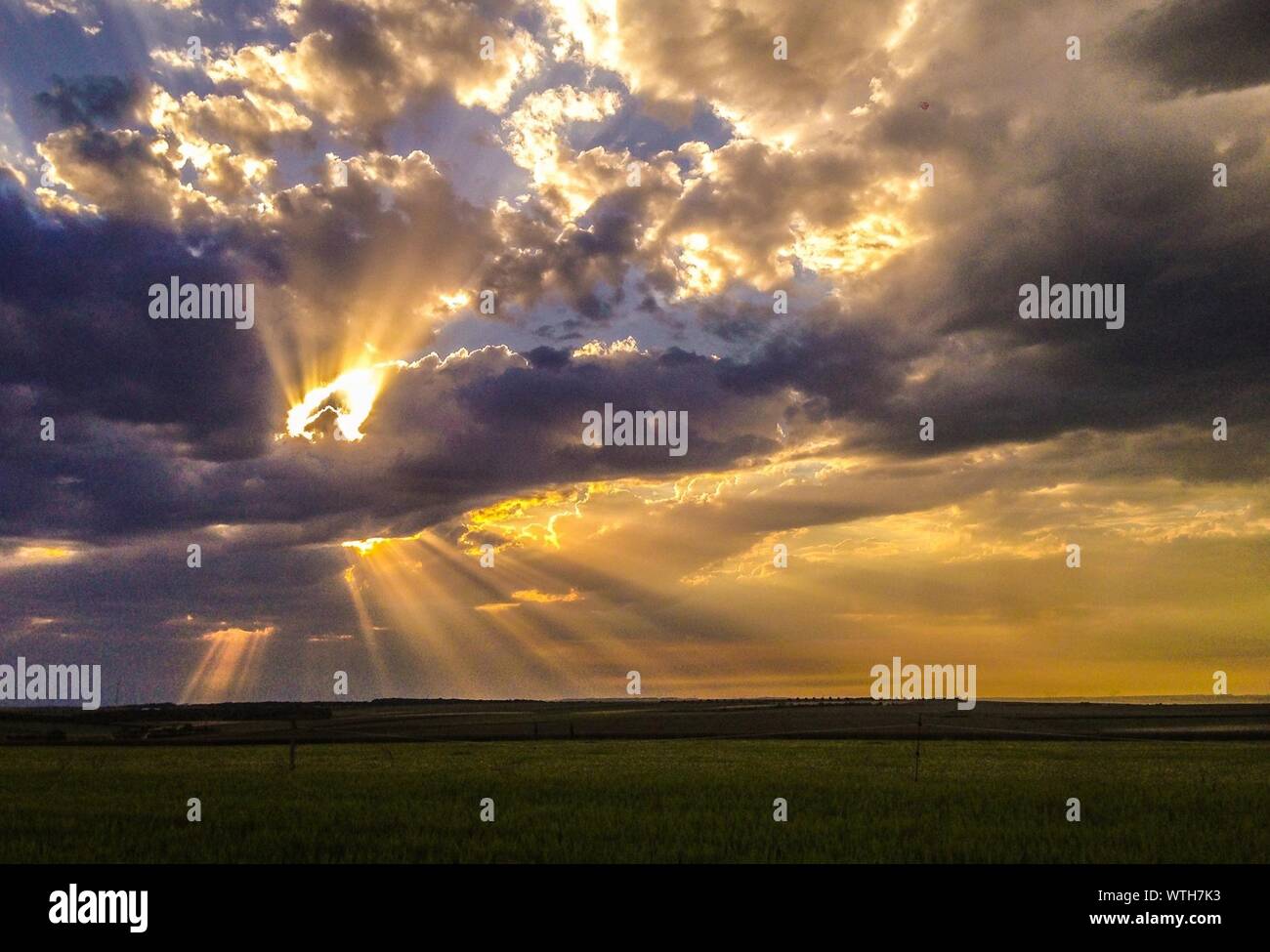Clouds with light shining through them hi-res stock photography and ...