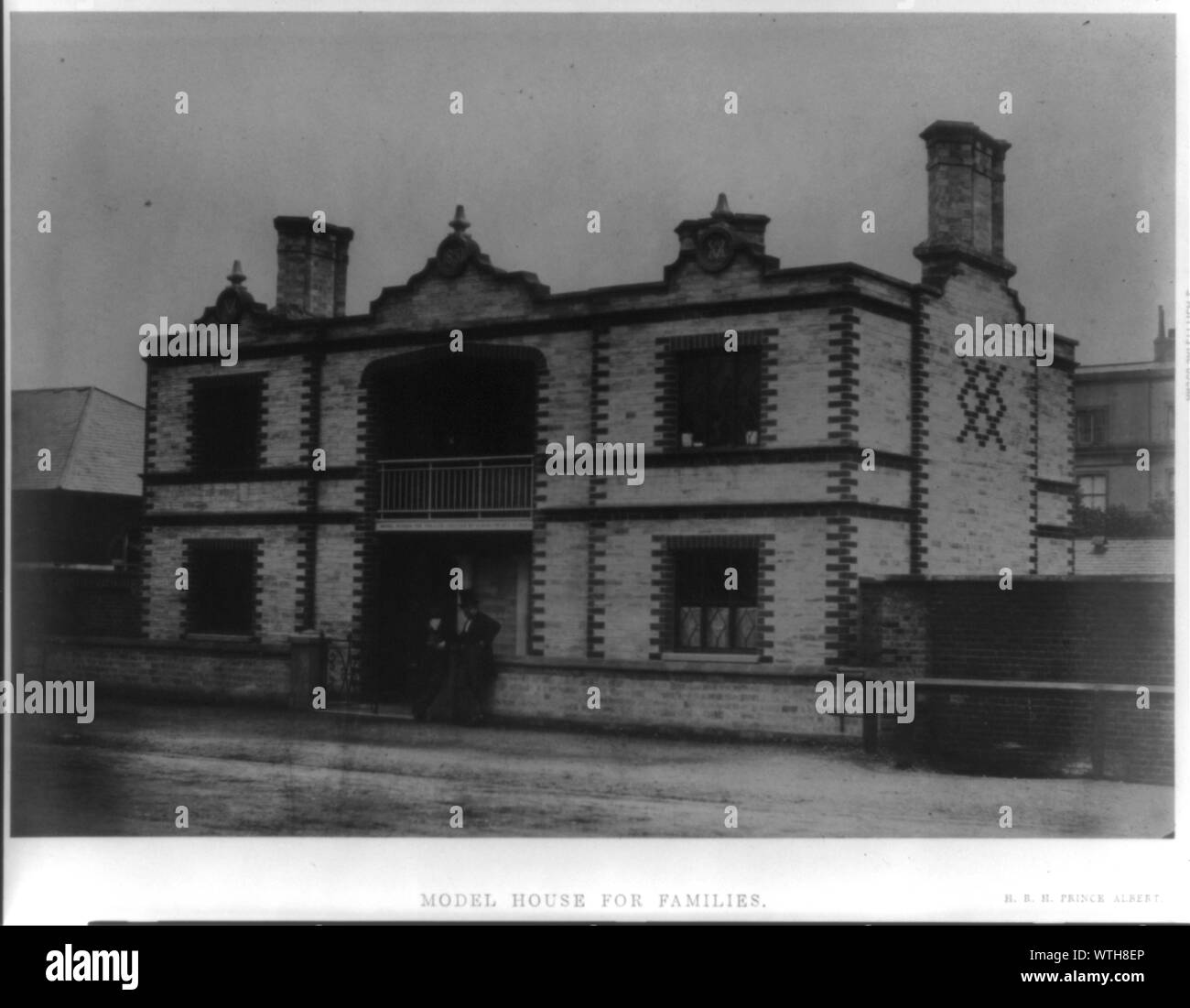 Modern house living roof Black and White Stock Photos & Images - Alamy