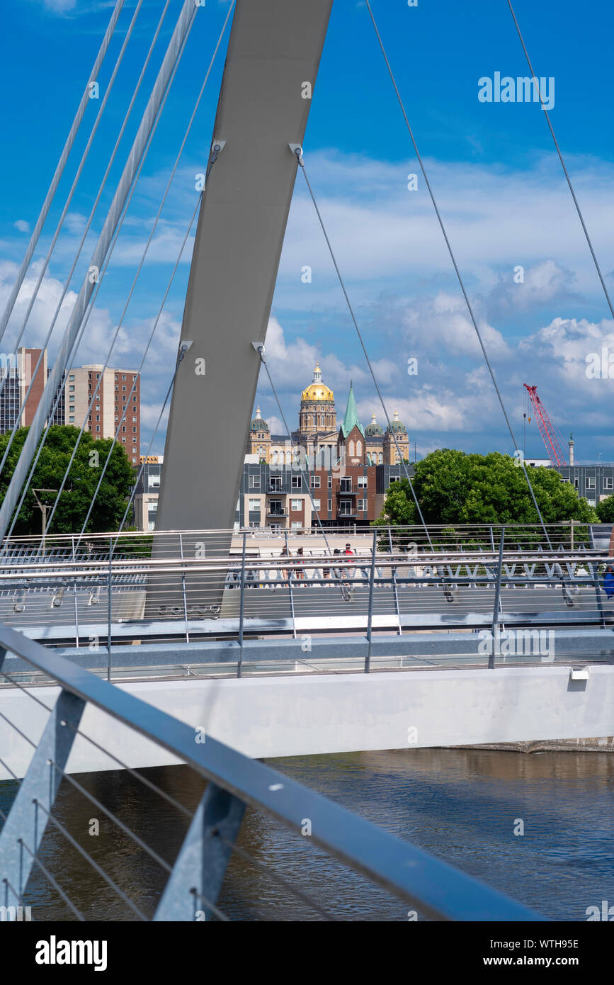 Images from a walk along the Des Moines River in downtown Des Moines ...