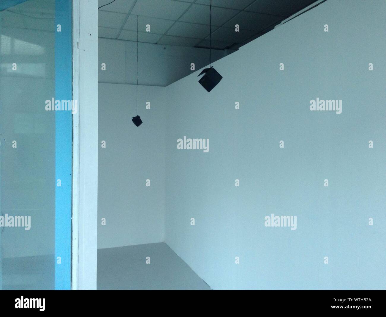 An empty shop hi-res stock photography and images - Alamy