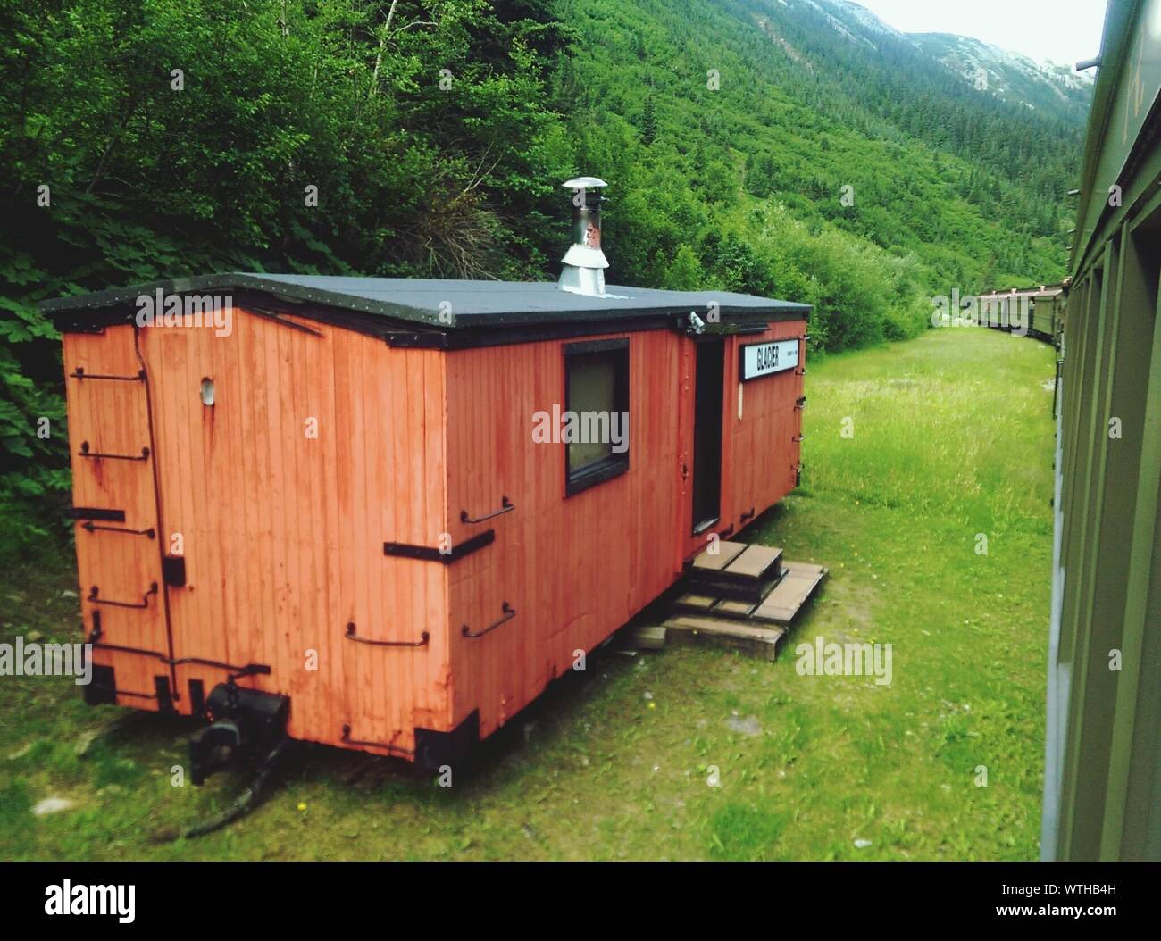 Mountain log cabin hi-res stock photography and images - Alamy