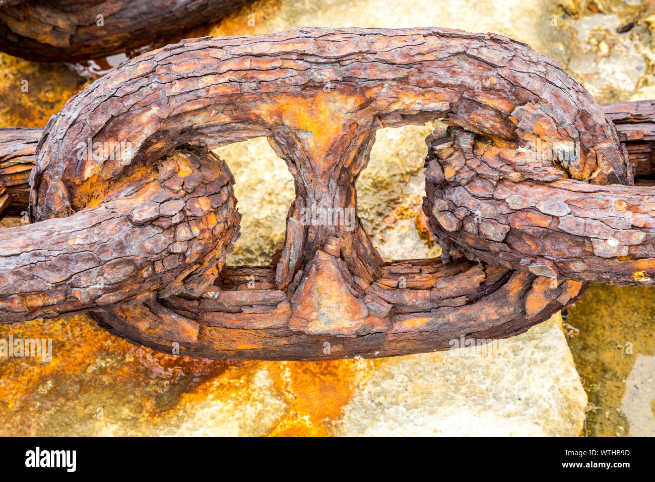 Heavy iron chains hi-res stock photography and images - Alamy