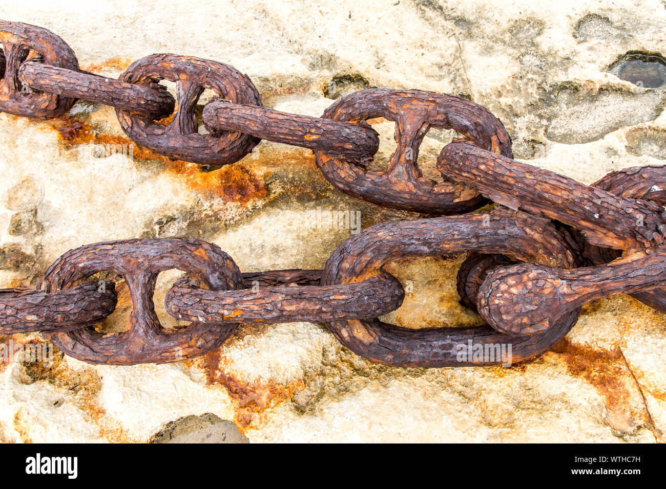 Heavy, heavily rusted iron chains Stock Photo - Alamy