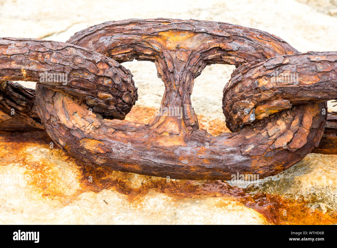 Heavy, heavily rusted iron chains Stock Photo - Alamy