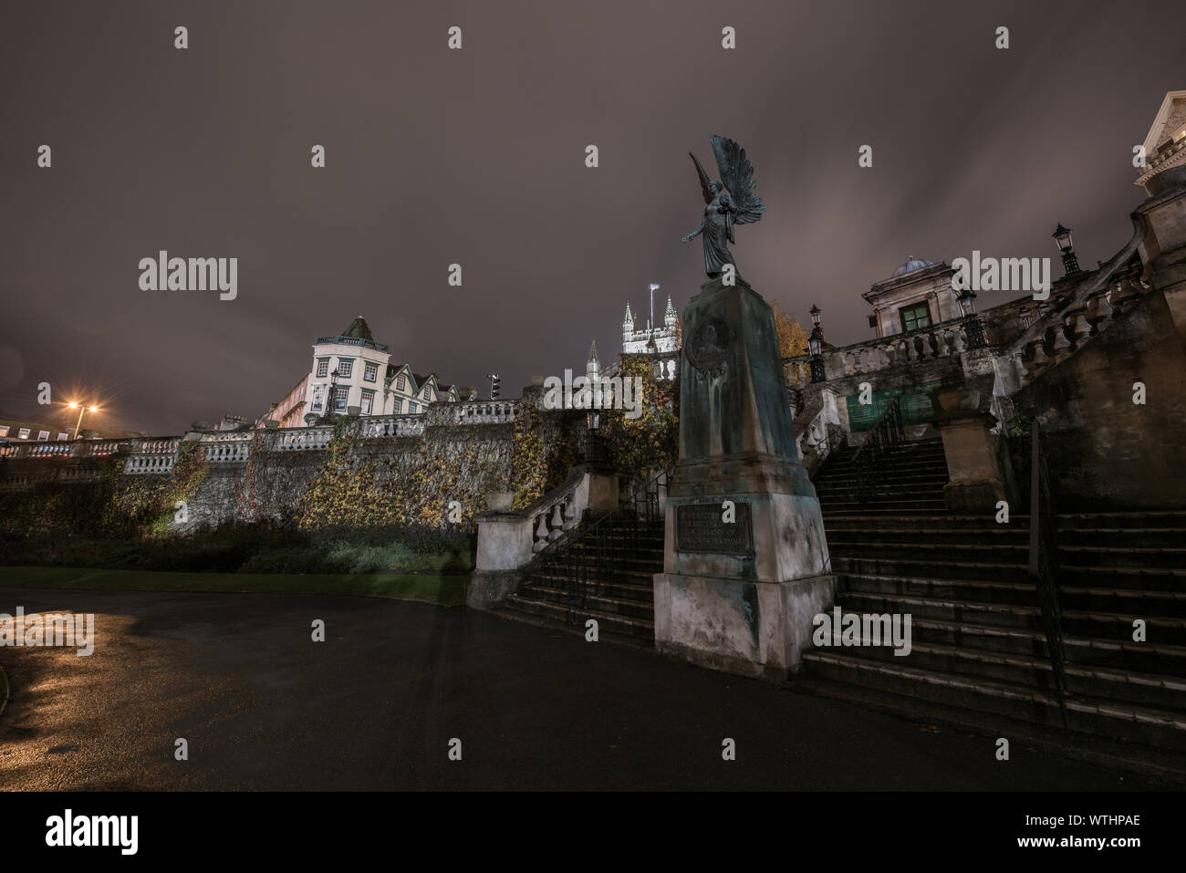 Monument of Edward the Peacemaker in Bath, England, at night Stock ...