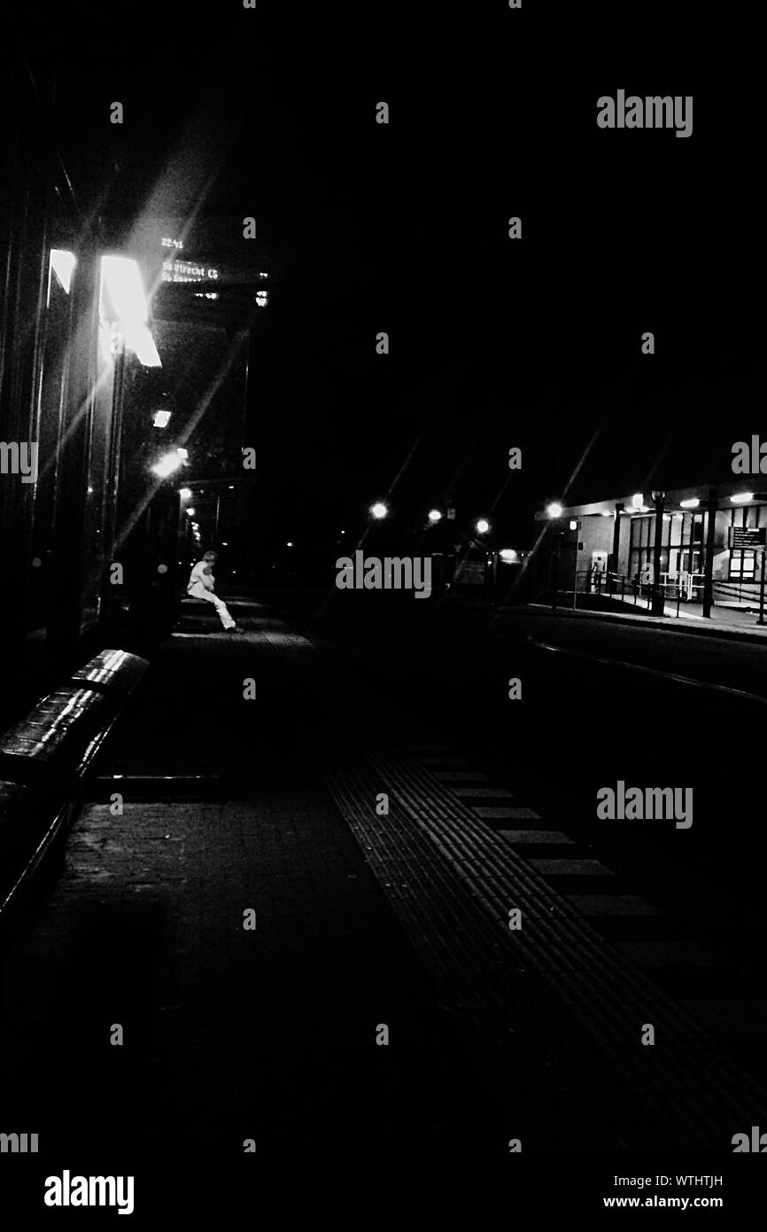 Night platform hi-res stock photography and images - Alamy
