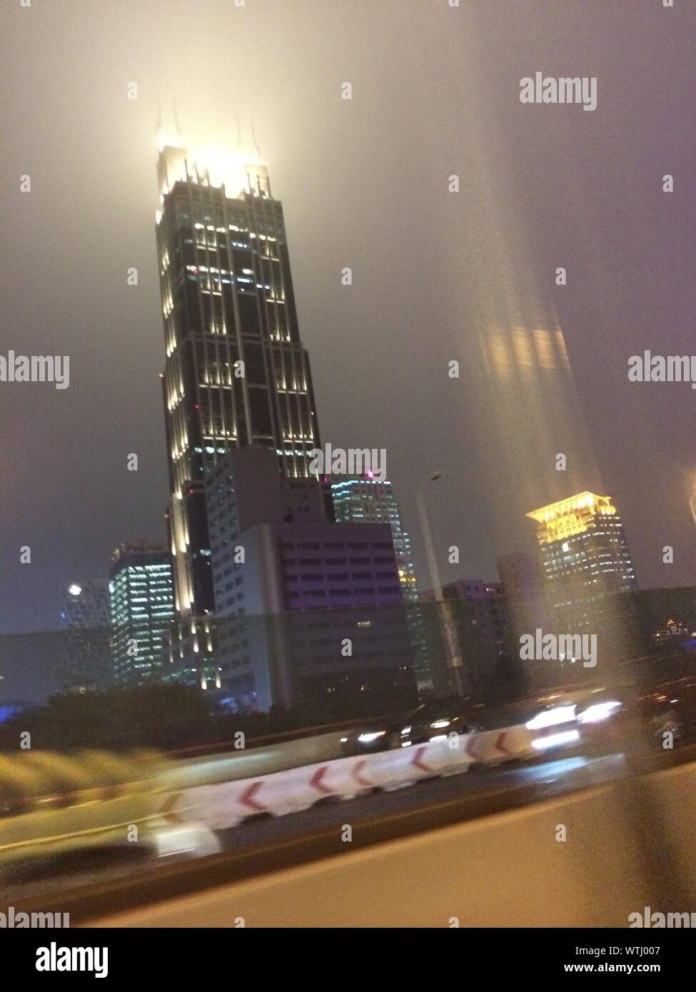Very tall building hi-res stock photography and images - Alamy