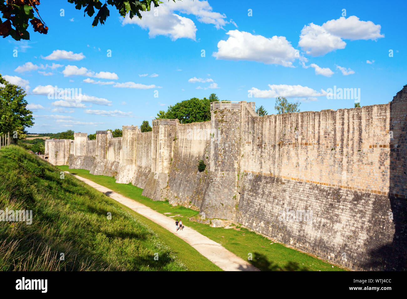 Medieval walls towers hi-res stock photography and images - Alamy