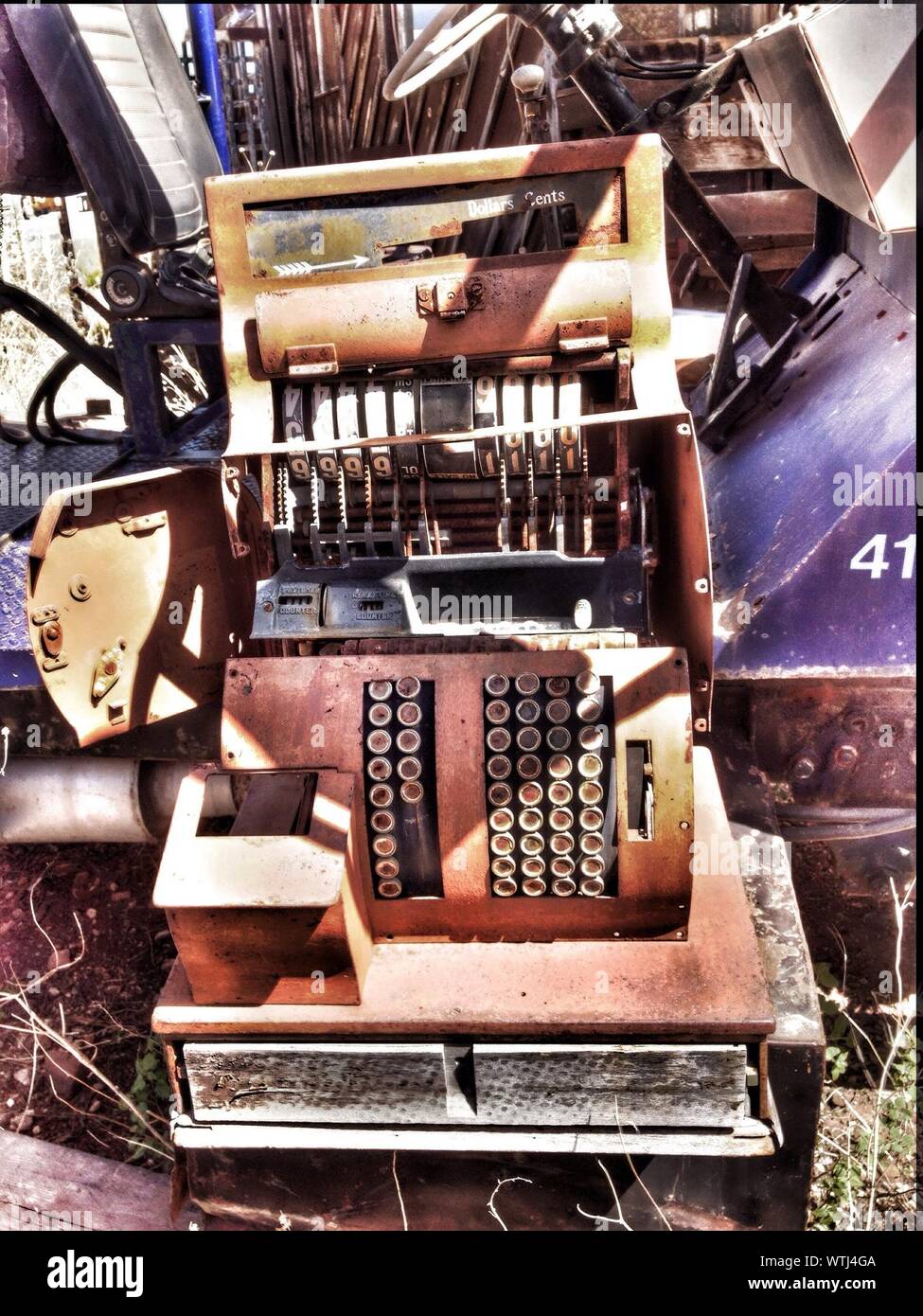 Vintage scrap hi-res stock photography and images - Alamy