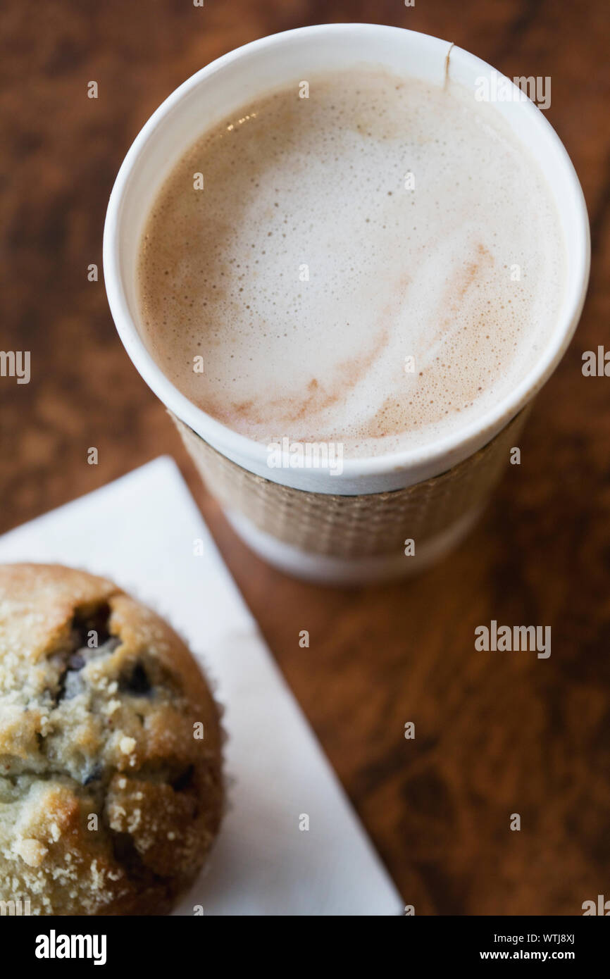 Coffee with muffin Stock Photo - Alamy