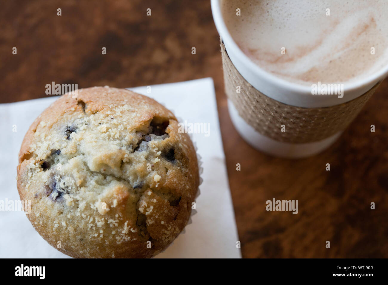 Coffee with muffin Stock Photo - Alamy