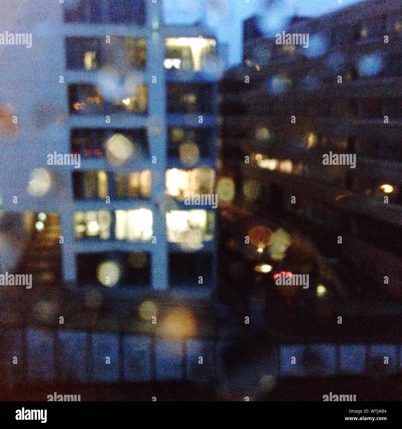 City blur night hi-res stock photography and images - Alamy