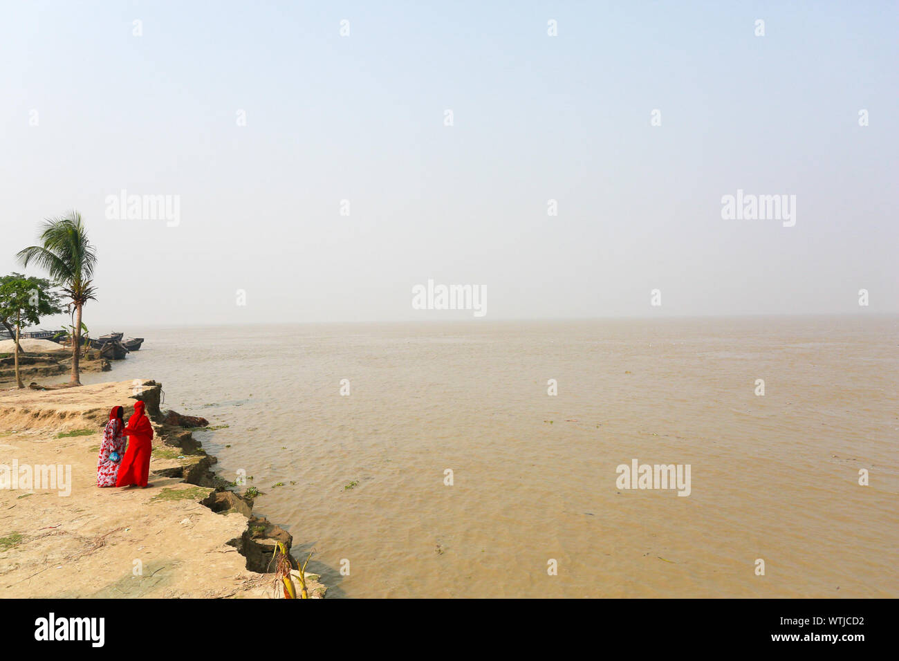 Two women river hi-res stock photography and images - Alamy