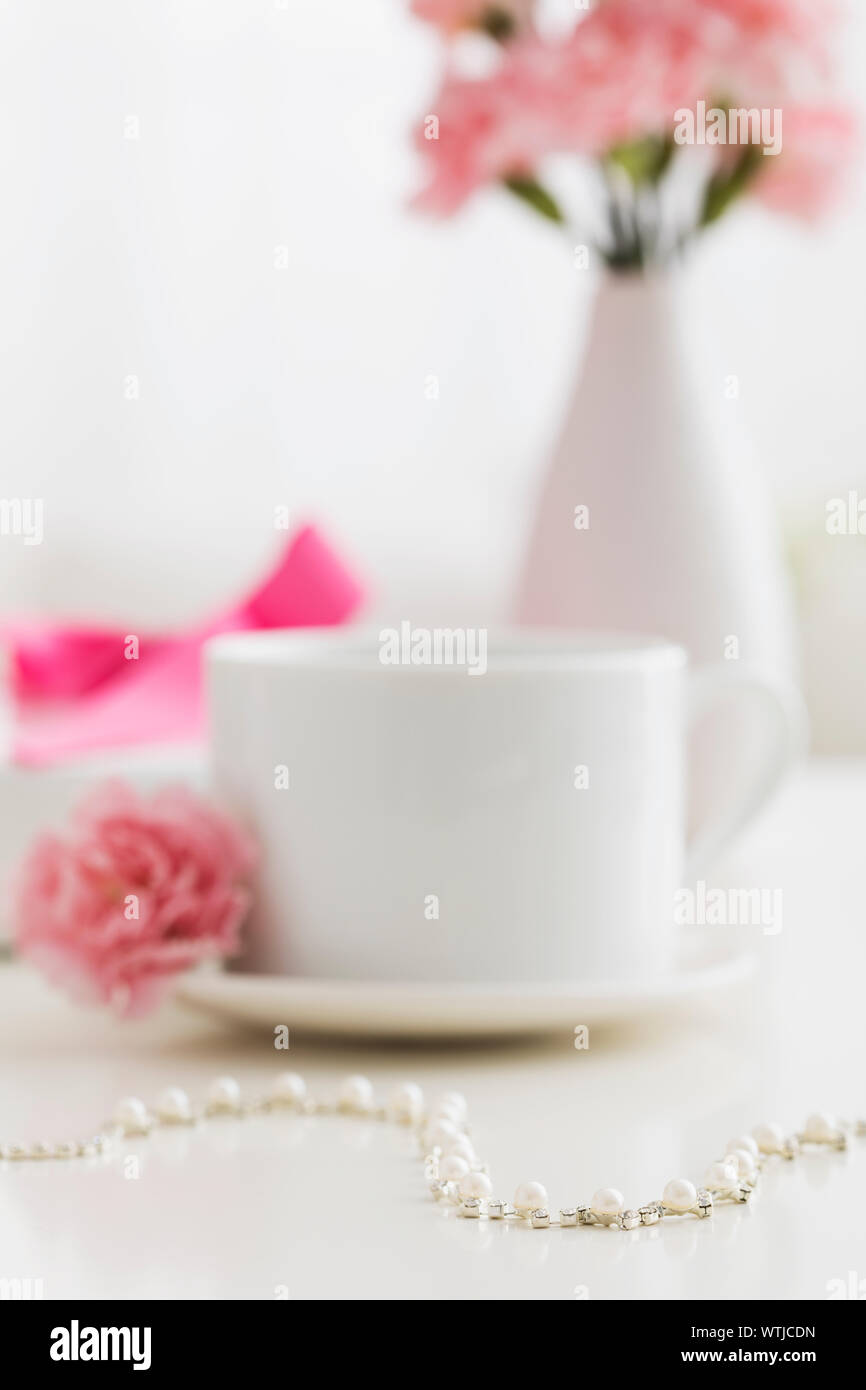 Pearl necklace and porcelain Stock Photo - Alamy