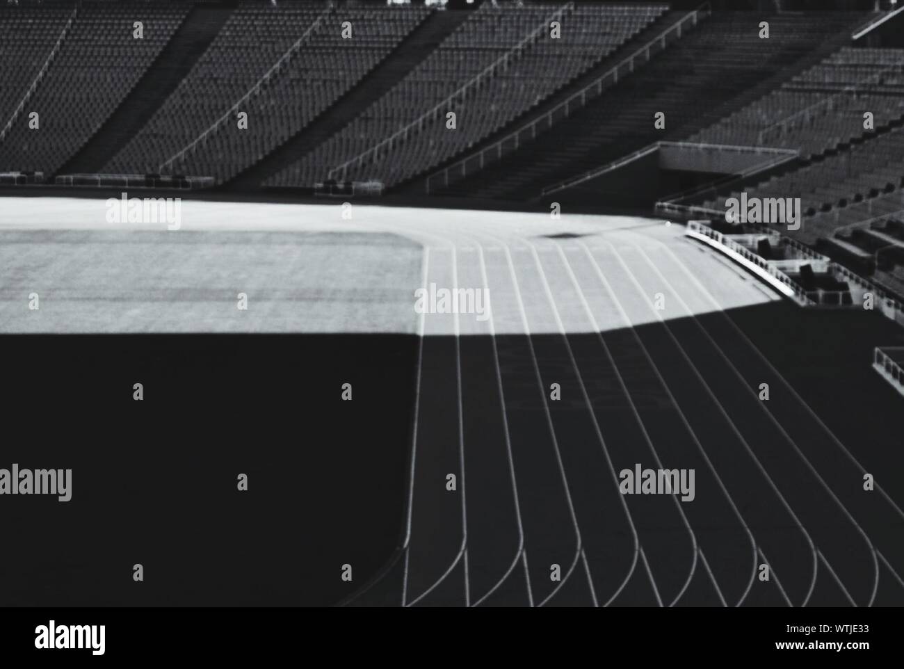 Empty stadium hi-res stock photography and images - Alamy