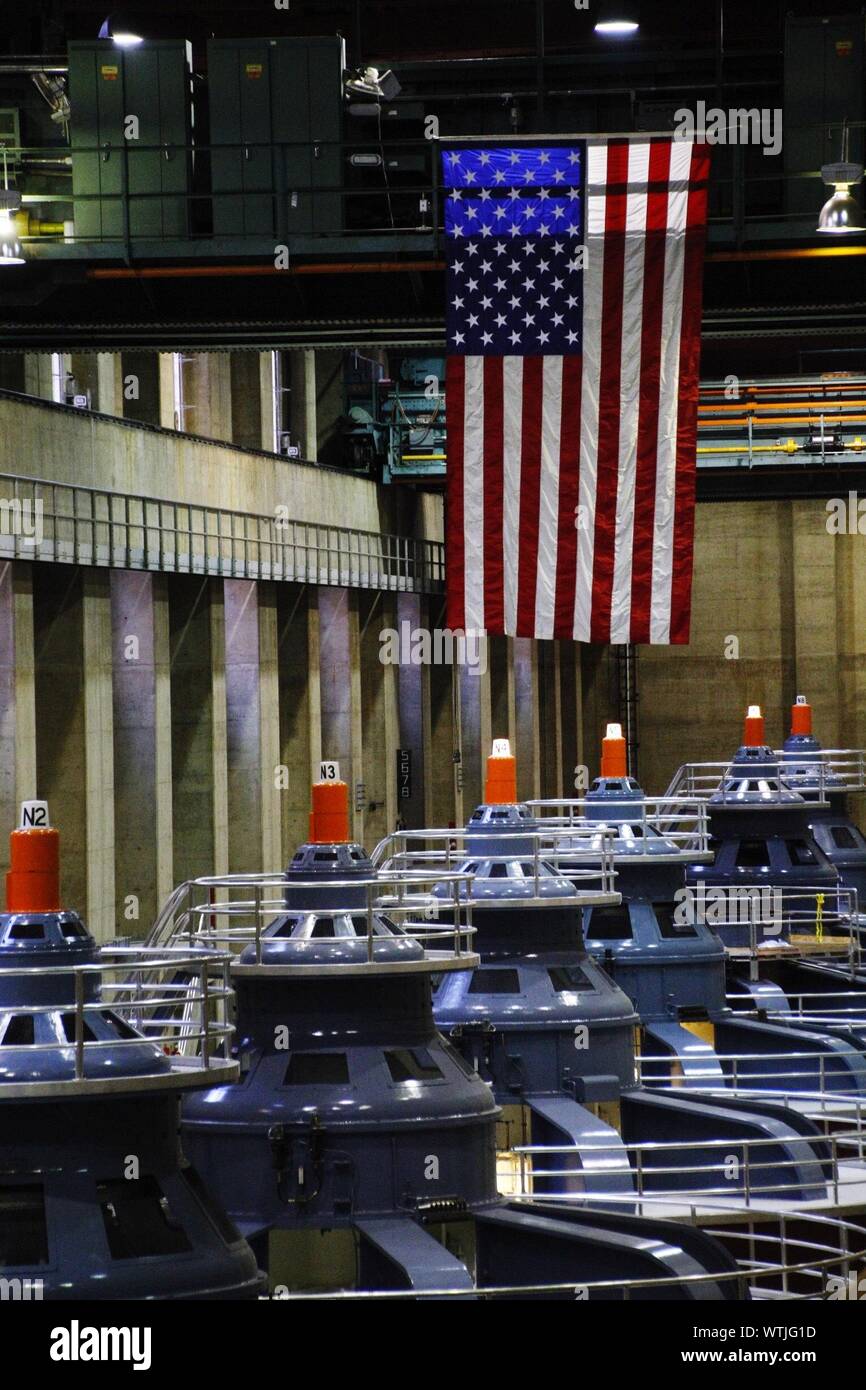Hydroelectric dam turbine generators hi-res stock photography and ...