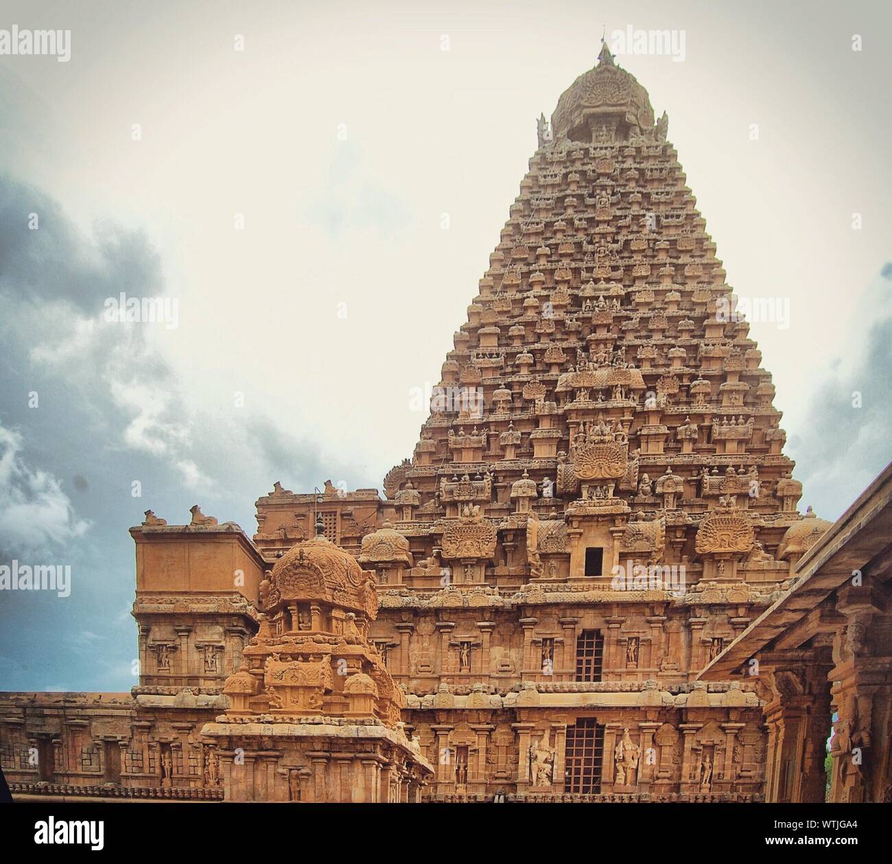 Temple of brihadeeswarar hi-res stock photography and images - Alamy