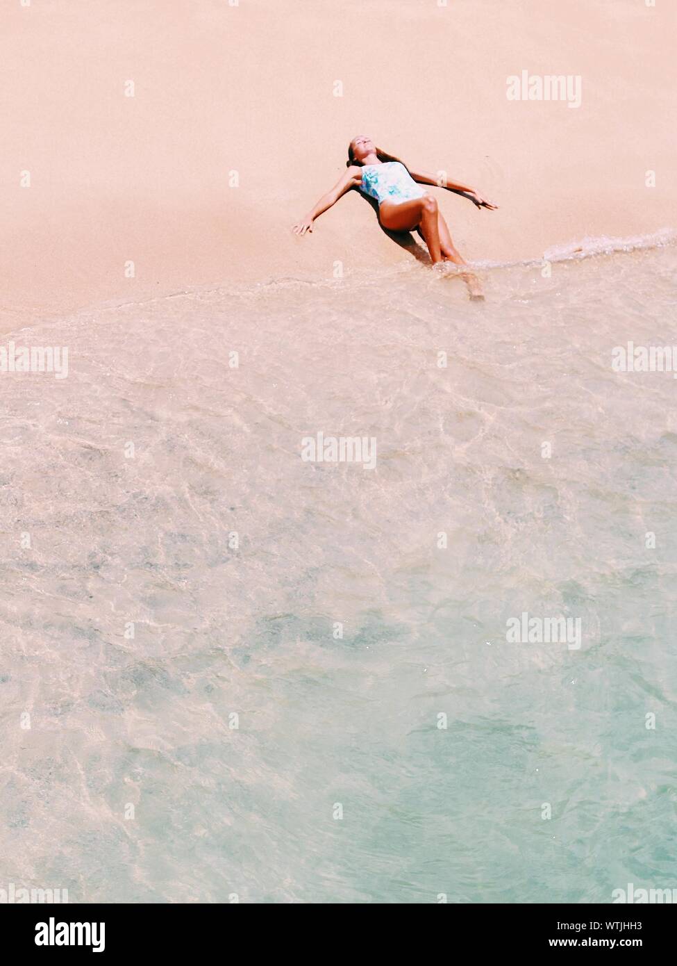 Sunbathing on beach hi-res stock photography and images - Alamy