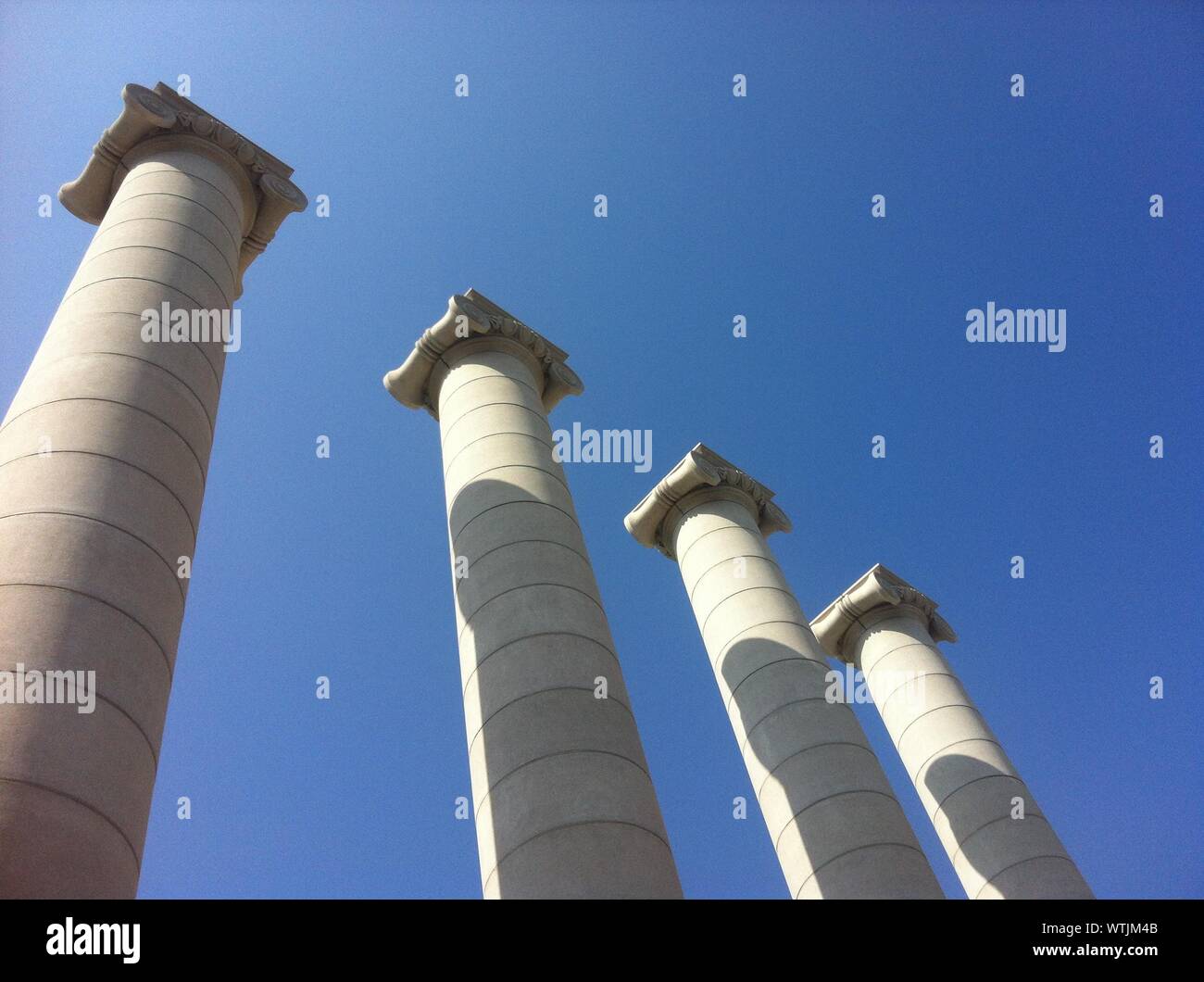 Clear sky columns hi-res stock photography and images - Alamy