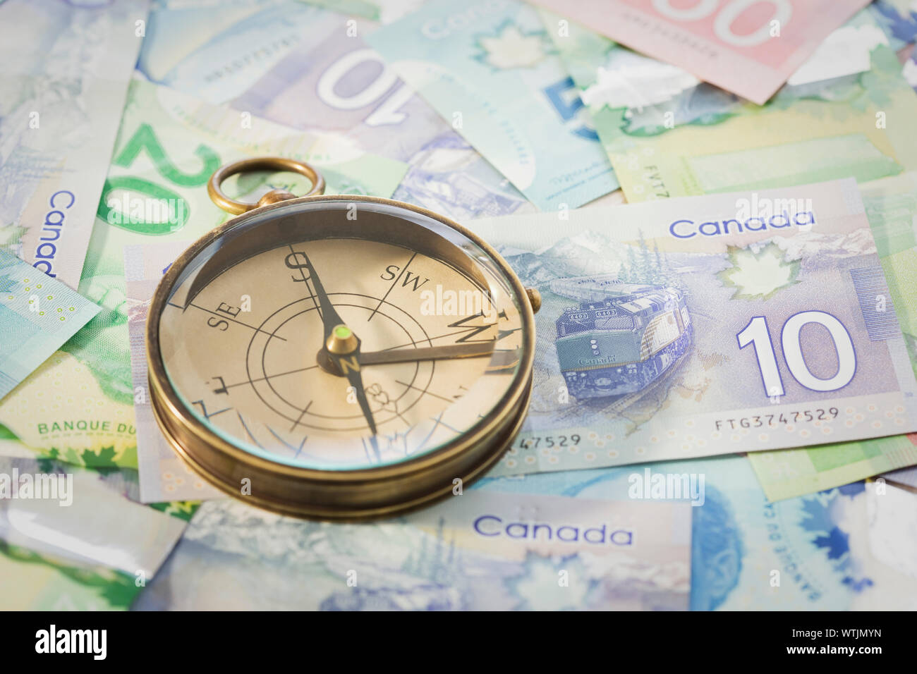 Close up of Canadian paper currency and compass Stock Photo - Alamy