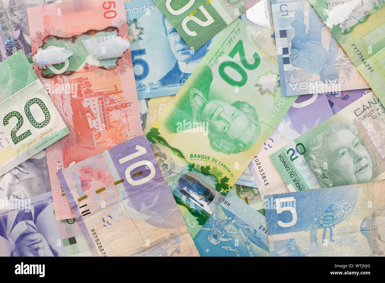 Canadian currency bills hi-res stock photography and images - Alamy