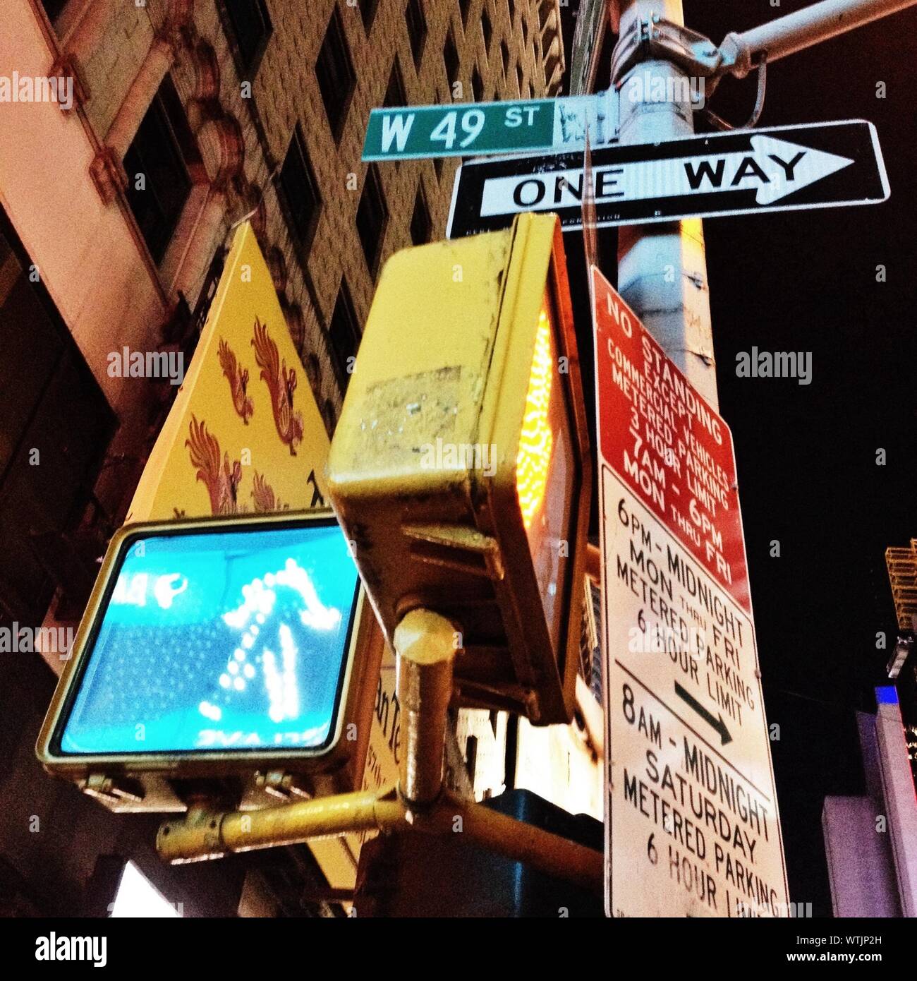 Signs in city hi-res stock photography and images - Alamy