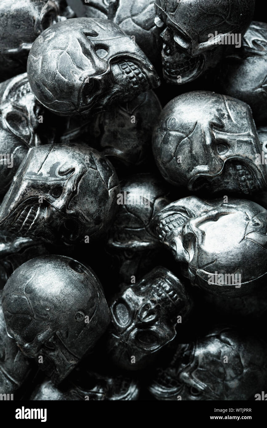 Silver skulls hi-res stock photography and images - Alamy