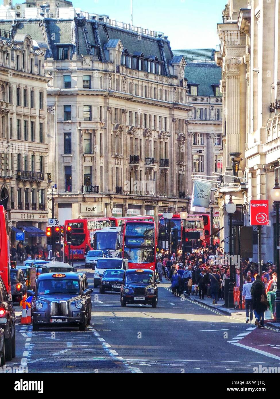 Urban taxis hi-res stock photography and images - Alamy