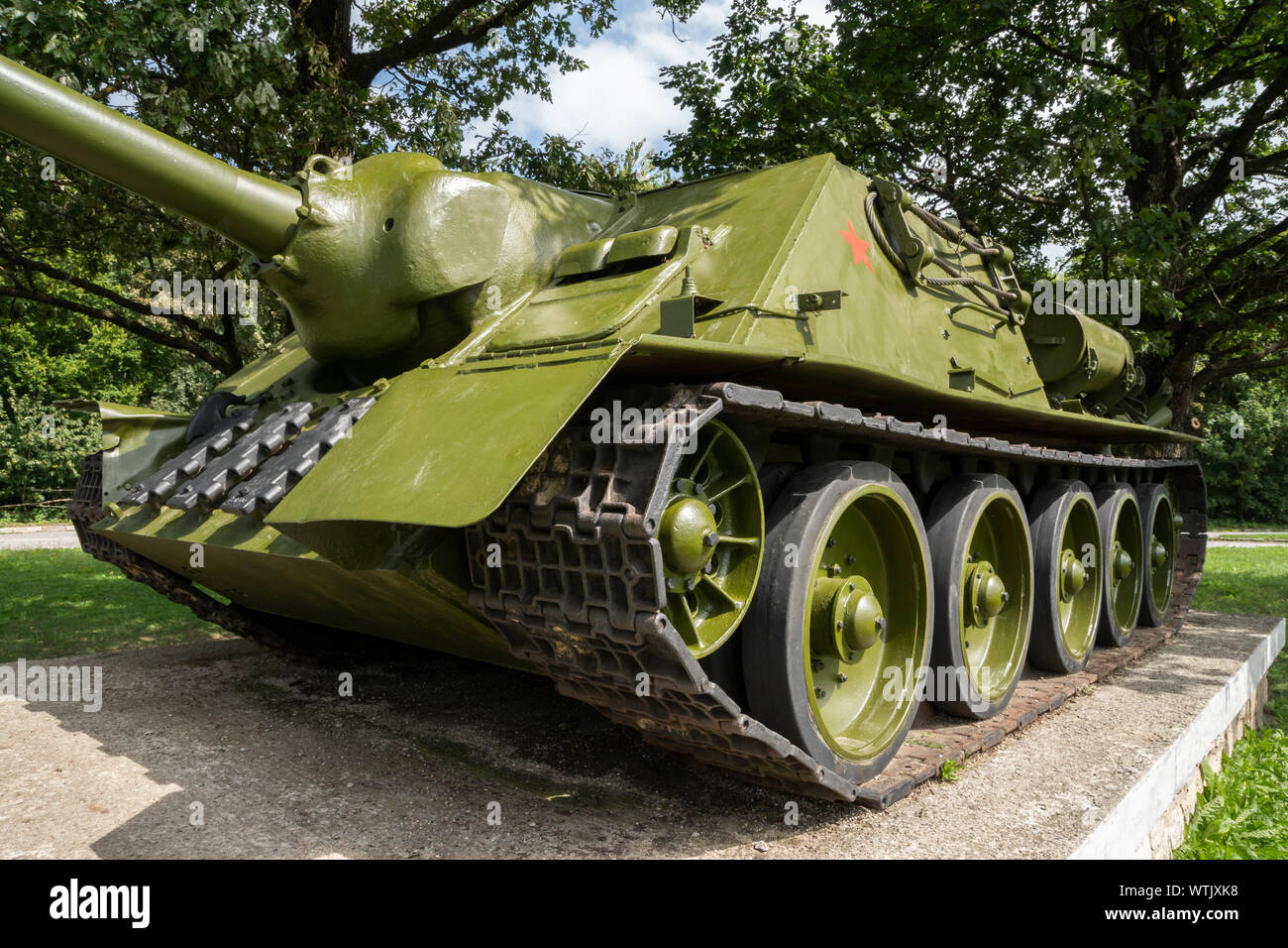 Su 100 tank destroyer hi-res stock photography and images - Alamy