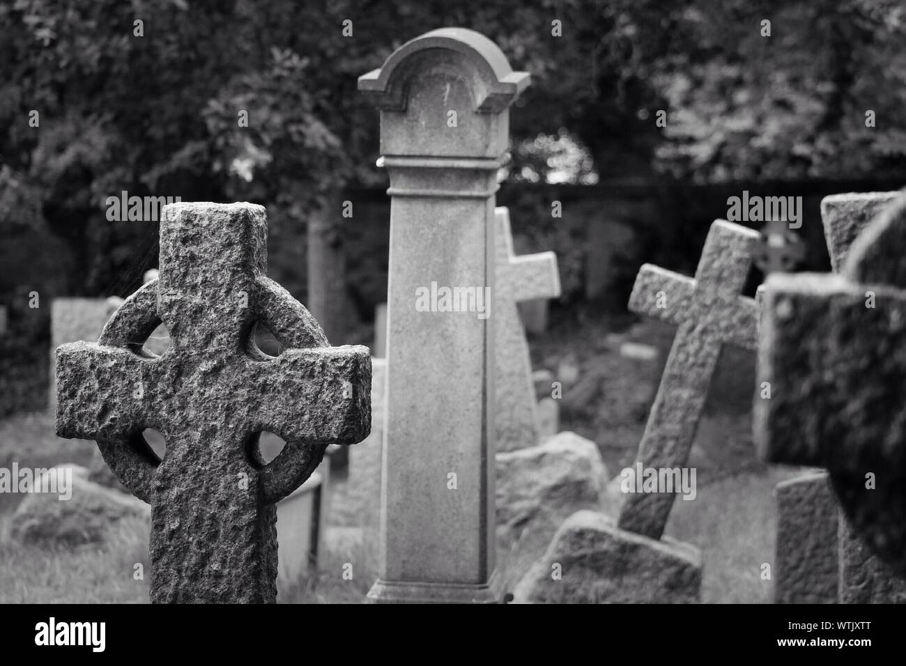 Cross on cemetery hi-res stock photography and images - Alamy