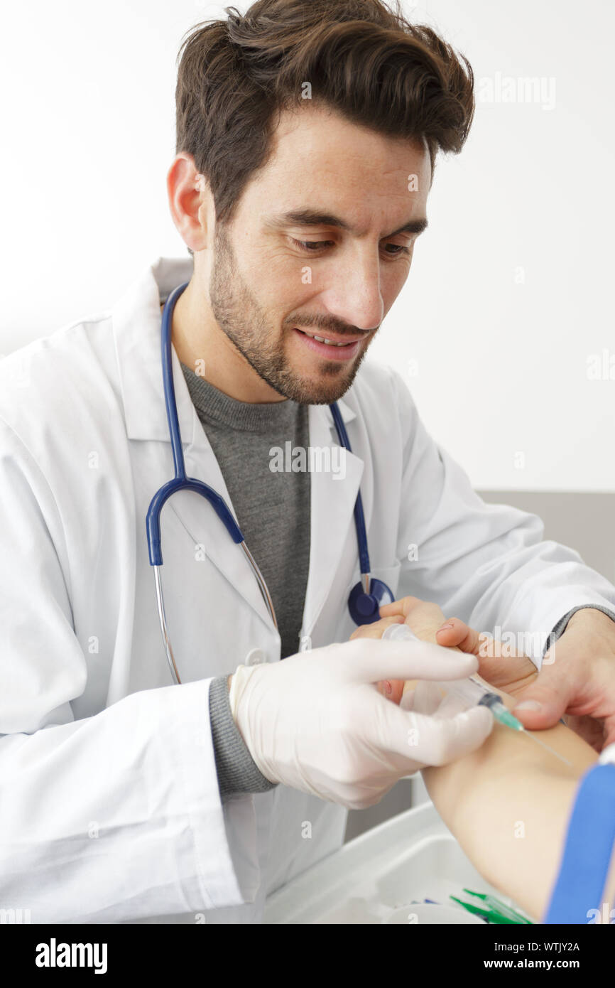 doctor preparing to draw blood from patients arm Stock Photo - Alamy
